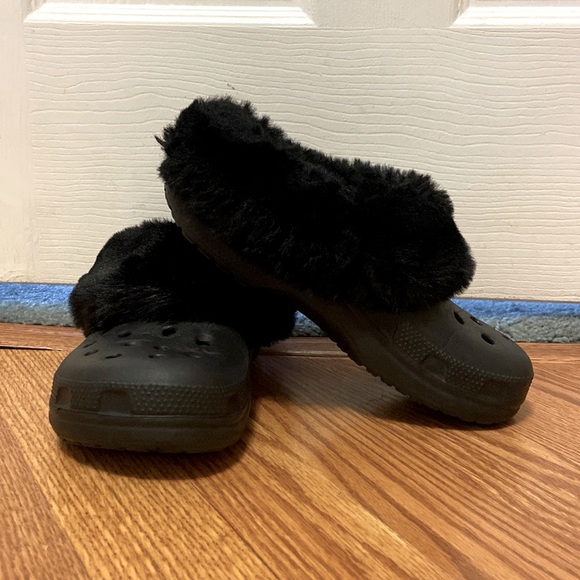 CROCS | Shoes | Crocs Black Fur Lined Clogs | Poshmark